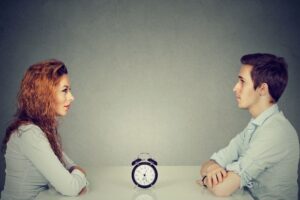 150+ Speed Dating Fragen: Fragenkatalog Gegen Peinliche Stille - Lebens ...