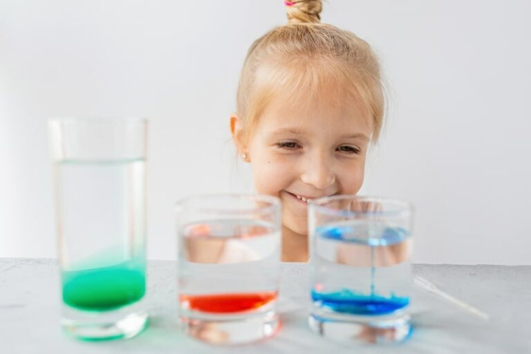 Experimente Mit Wasser Mit Gegenständen Aus Dem Alltag