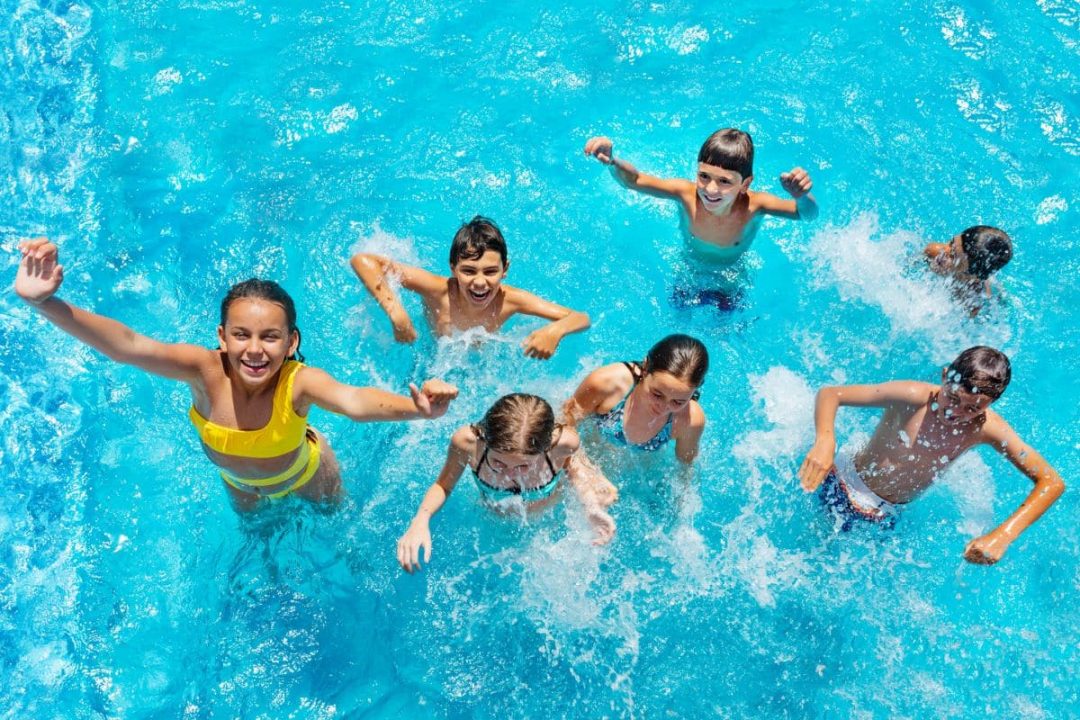 Schwimmen Spiele: Wasserspiele Für Kleine Und Große Schwimmratten!